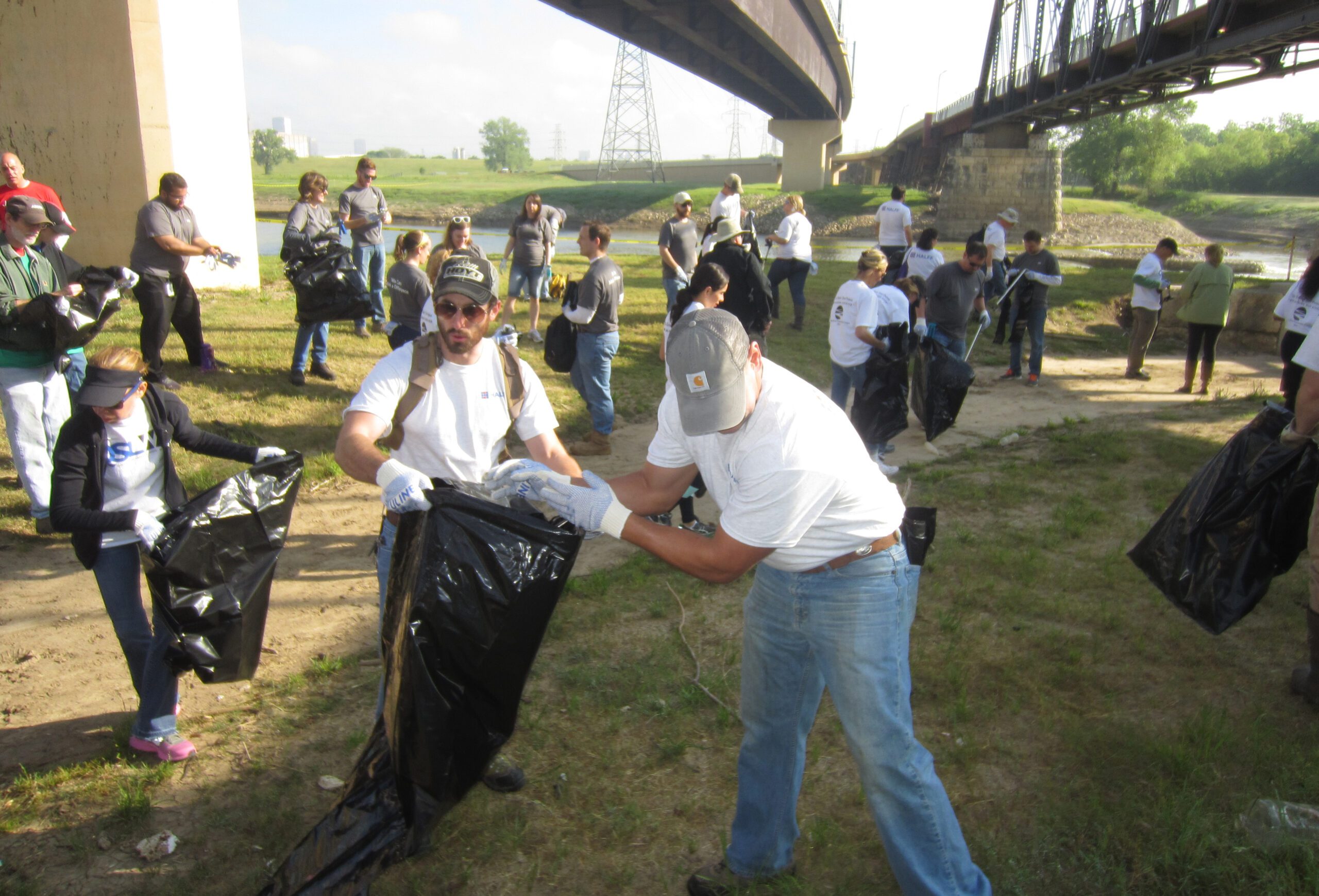 Halff Staff Volunteer in Dallas and Richardson Clean-Ups - Halff